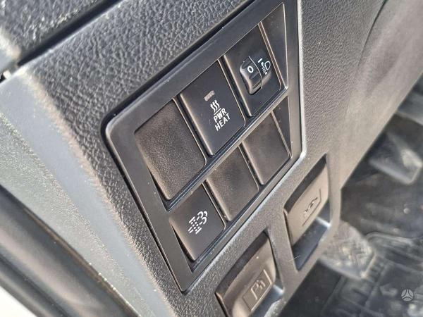 Pelēks Toyota Hilux 2021 Rīga, ar dzinēja tilpumu 2.40 L un nobraukumu 307 tūkst. km par 21600 €, foto 4 vietnē AUTOMOTO.COM.LV