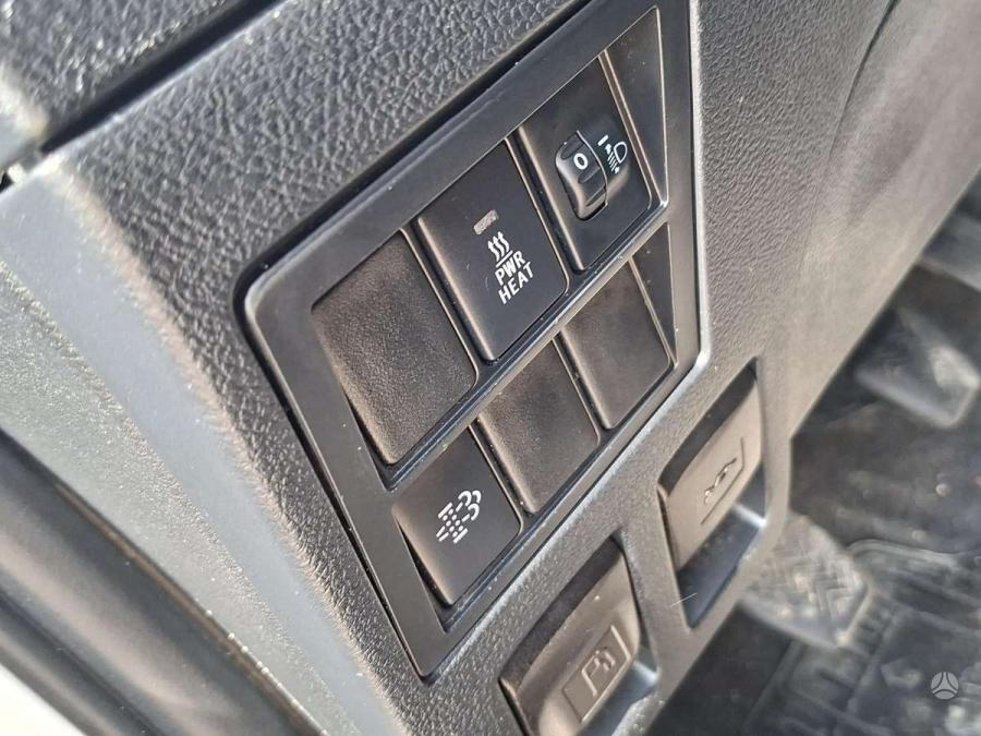 Pelēks Toyota Hilux 2021 Rīga, ar dzinēja tilpumu 2.40 L un nobraukumu 307 tūkst. km par 21600 €, foto 5 vietnē AUTOMOTO.COM.LV