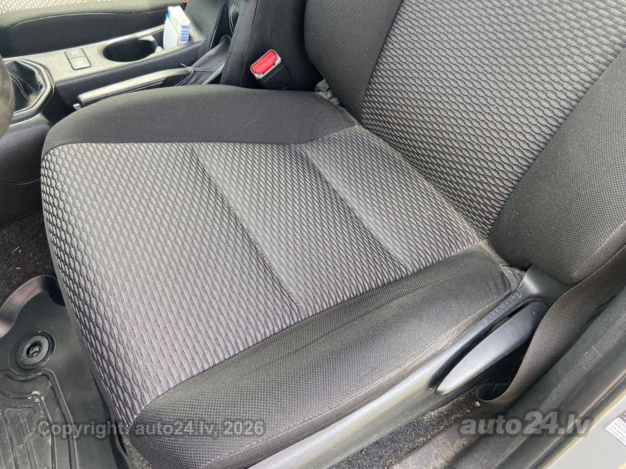 Pelēks Toyota Hilux 2021 Valga, ar dzinēja tilpumu 2.40 L un nobraukumu 137 tūkst. km par 32400 €, foto 8 vietnē AUTOMOTO.COM.LV