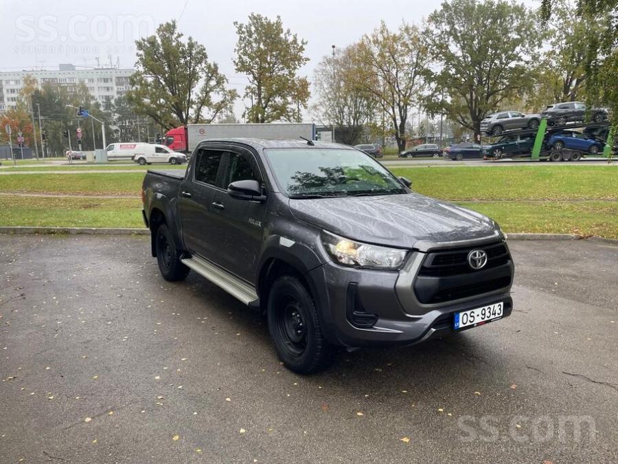 Pelēks Toyota Hilux 2021 Rīga, ar dzinēja tilpumu 2.40 L un nobraukumu 63 tūkst. km par 25890 €, foto 1 vietnē AUTOMOTO.COM.LV