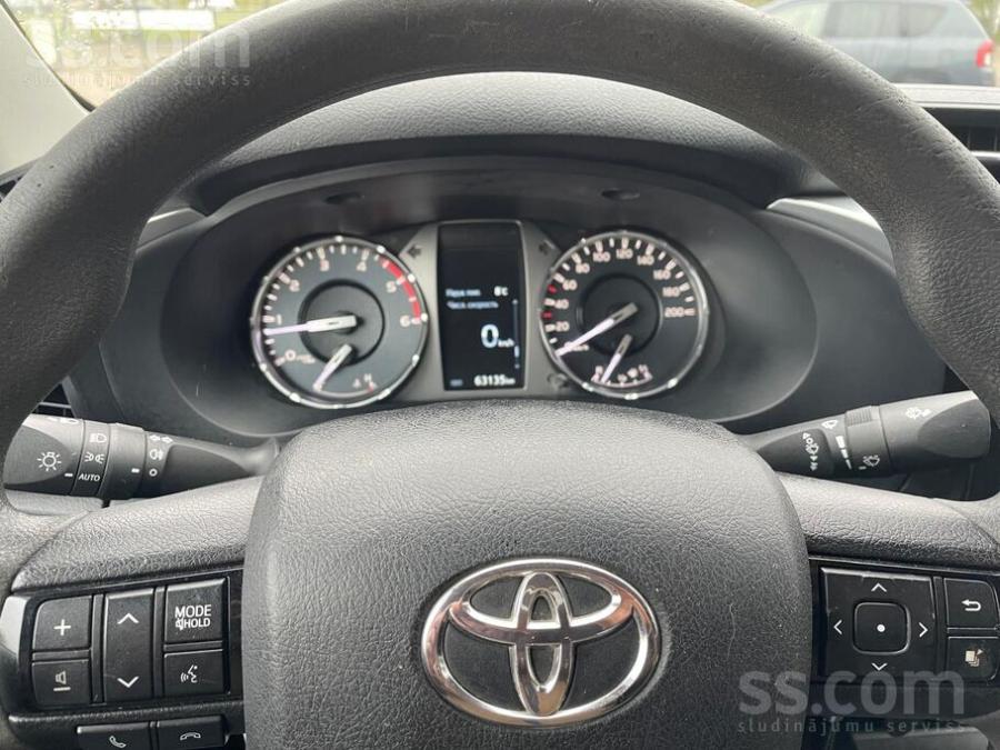 Pelēks Toyota Hilux 2021 Rīga, ar dzinēja tilpumu 2.40 L un nobraukumu 63 tūkst. km par 25890 €, foto 5 vietnē AUTOMOTO.COM.LV