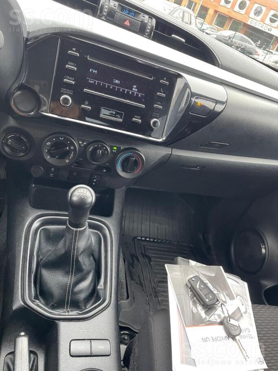 Pelēks Toyota Hilux 2021 Rīga, ar dzinēja tilpumu 2.40 L un nobraukumu 63 tūkst. km par 25890 €, foto 6 vietnē AUTOMOTO.COM.LV