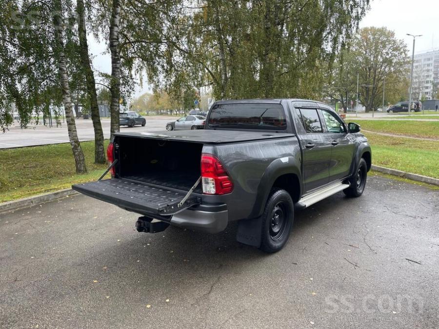 Pelēks Toyota Hilux 2021 Rīga, ar dzinēja tilpumu 2.40 L un nobraukumu 63 tūkst. km par 25890 €, foto 9 vietnē AUTOMOTO.COM.LV