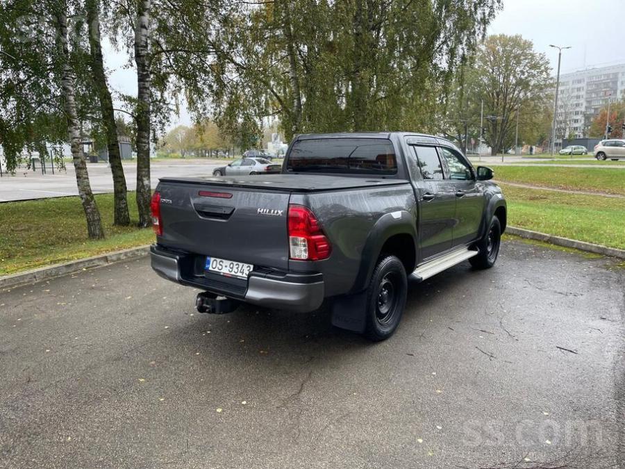 Pelēks Toyota Hilux 2021 Rīga, ar dzinēja tilpumu 2.40 L un nobraukumu 63 tūkst. km par 25890 €, foto 10 vietnē AUTOMOTO.COM.LV
