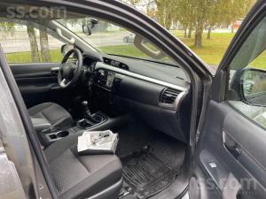 Pelēks Toyota Hilux 2021 Rīga, ar dzinēja tilpumu 2.40 L un nobraukumu 63 tūkst. km par 25890 €, foto 12 vietnē AUTOMOTO.COM.LV