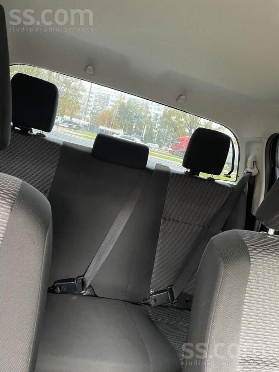 Pelēks Toyota Hilux 2021 Rīga, ar dzinēja tilpumu 2.40 L un nobraukumu 63 tūkst. km par 25890 €, foto 14 vietnē AUTOMOTO.COM.LV