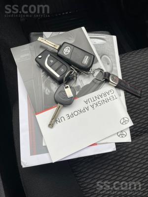 Pelēks Toyota Hilux 2021 Rīga, ar dzinēja tilpumu 2.40 L un nobraukumu 63 tūkst. km par 25890 €, foto 17 vietnē AUTOMOTO.COM.LV