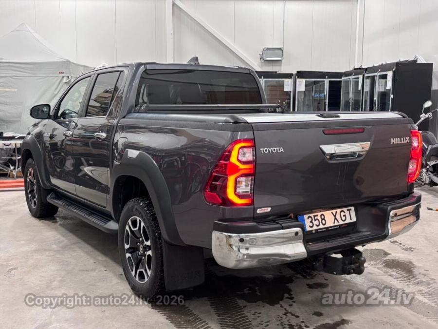 Grey Toyota Hilux 2022 in Tallinn, with an engine capacity of 2.80 L and mileage of 84 thousand km for 39900 €, photo 3 on AUTOMOTO.COM.LV