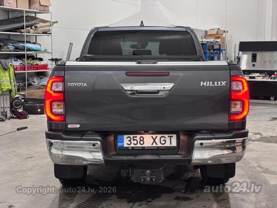 Grey Toyota Hilux 2022 in Tallinn, with an engine capacity of 2.80 L and mileage of 84 thousand km for 39900 €, photo 5 on AUTOMOTO.COM.LV