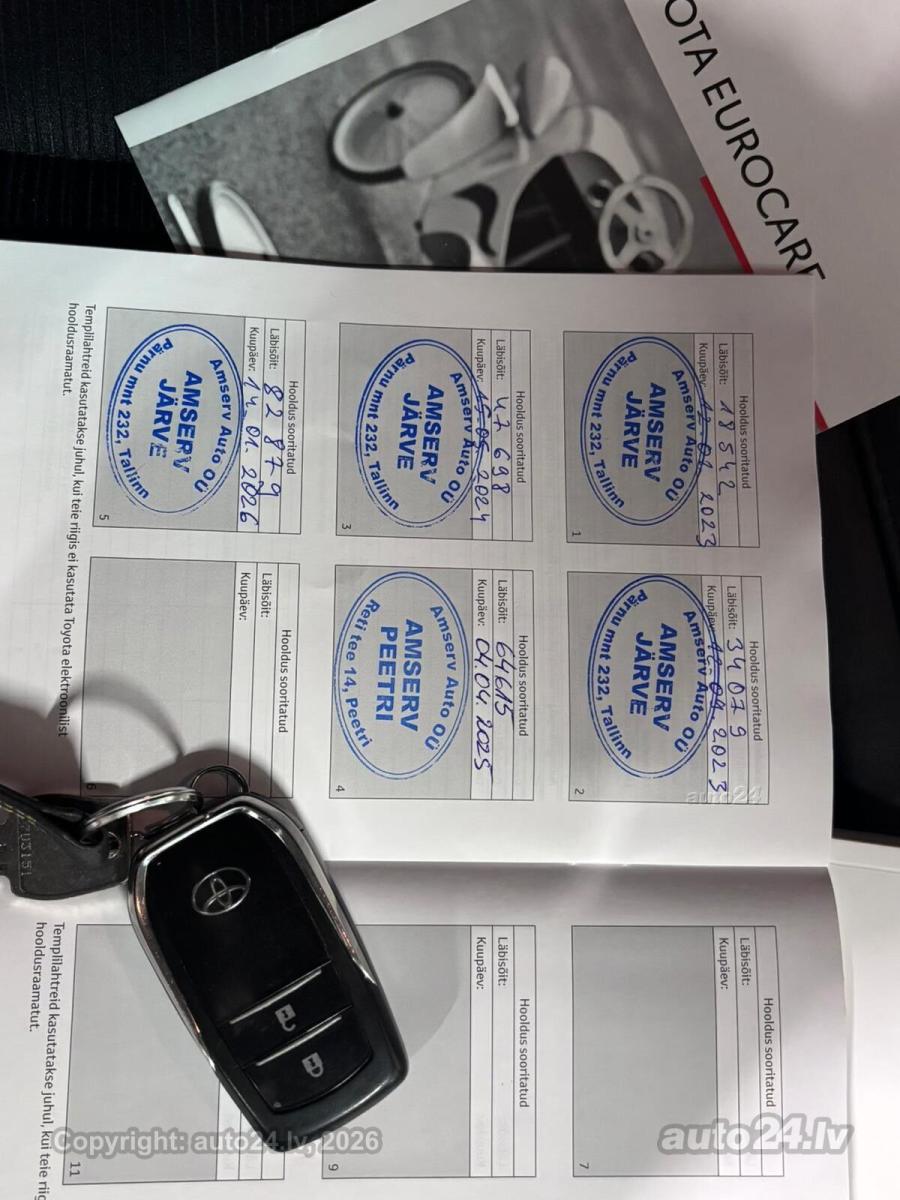 Grey Toyota Hilux 2022 in Tallinn, with an engine capacity of 2.80 L and mileage of 84 thousand km for 39900 €, photo 14 on AUTOMOTO.COM.LV