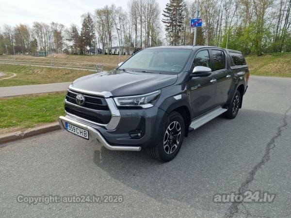 Pelēks Toyota Hilux 2022 Tallina, ar dzinēja tilpumu 2.80 L un nobraukumu 108 tūkst. km par 45000 €, foto  vietnē AUTOMOTO.COM.LV