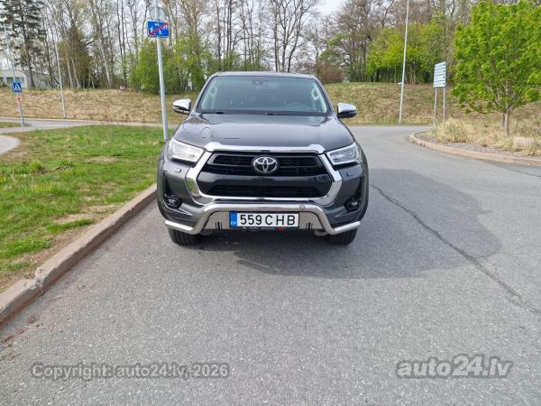 Pelēks Toyota Hilux 2022 Tallina, ar dzinēja tilpumu 2.80 L un nobraukumu 108 tūkst. km par 45000 €, foto 2 vietnē AUTOMOTO.COM.LV