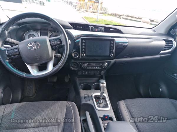 Pelēks Toyota Hilux 2022 Tallina, ar dzinēja tilpumu 2.80 L un nobraukumu 108 tūkst. km par 45000 €, foto 10 vietnē AUTOMOTO.COM.LV