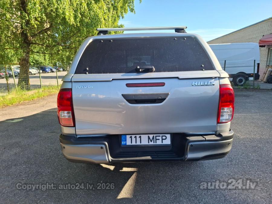 Pelēks Toyota Hilux 2022 Tallina, ar dzinēja tilpumu 2.40 L un nobraukumu 91 tūkst. km par 41000 €, foto 9 vietnē AUTOMOTO.COM.LV