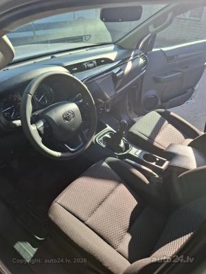 Pelēks Toyota Hilux 2022 Tallina, ar dzinēja tilpumu 2.40 L un nobraukumu 91 tūkst. km par 41000 €, foto 13 vietnē AUTOMOTO.COM.LV