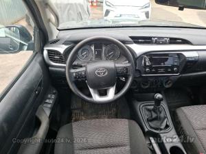 Pelēks Toyota Hilux 2022 Tallina, ar dzinēja tilpumu 2.39 L un nobraukumu 183 tūkst. km par 27990 €, foto 3 vietnē AUTOMOTO.COM.LV