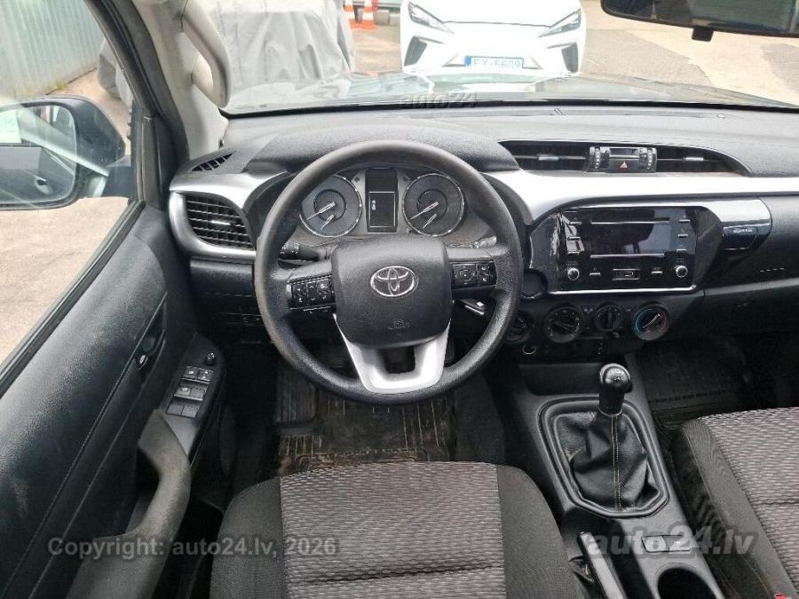 Pelēks Toyota Hilux 2022 Tallina, ar dzinēja tilpumu 2.39 L un nobraukumu 183 tūkst. km par 27990 €, foto 3 vietnē AUTOMOTO.COM.LV