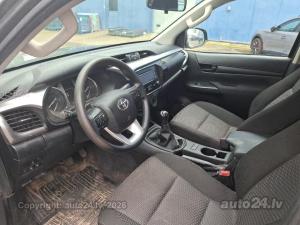 Pelēks Toyota Hilux 2022 Tallina, ar dzinēja tilpumu 2.39 L un nobraukumu 183 tūkst. km par 27990 €, foto 4 vietnē AUTOMOTO.COM.LV