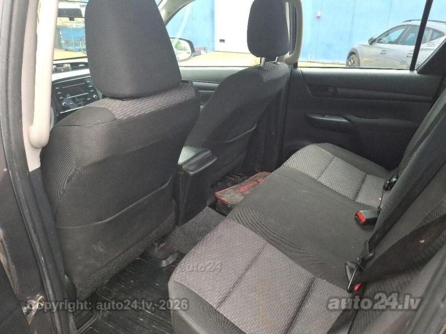 Pelēks Toyota Hilux 2022 Tallina, ar dzinēja tilpumu 2.39 L un nobraukumu 183 tūkst. km par 27990 €, foto 5 vietnē AUTOMOTO.COM.LV