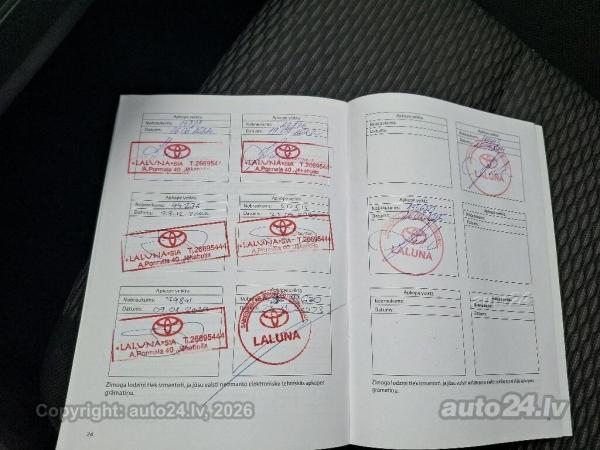 Grey Toyota Hilux 2022 in Tallinn, with an engine capacity of 2.39 L and mileage of 183 thousand km for 27990 €, photo 5 on AUTOMOTO.COM.LV