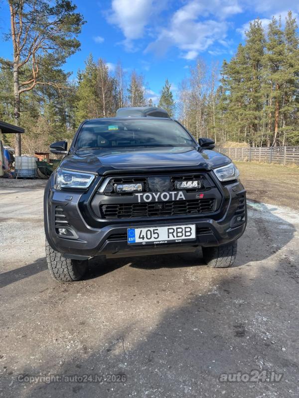 Pelēks Toyota Hilux 2023 Tallina, ar dzinēja tilpumu 2.80 L un nobraukumu 100 tūkst. km par 50000 €, foto 1 vietnē AUTOMOTO.COM.LV