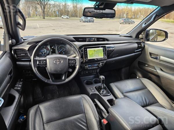 Pelēks Toyota Hilux 2023 Rīga, ar dzinēja tilpumu 2.80 L un nobraukumu 104 tūkst. km par 44950 €, foto 3 vietnē AUTOMOTO.COM.LV