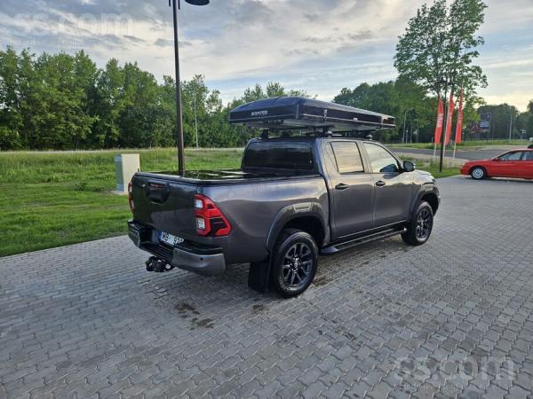 Pelēks Toyota Hilux 2023 Rīga, ar dzinēja tilpumu 2.80 L un nobraukumu 108 tūkst. km par 42350 €, foto 6 vietnē AUTOMOTO.COM.LV