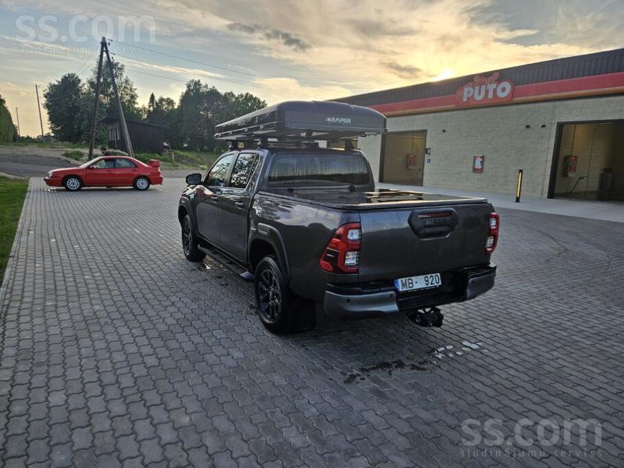 Pelēks Toyota Hilux 2023 Rīga, ar dzinēja tilpumu 2.80 L un nobraukumu 108 tūkst. km par 42350 €, foto 8 vietnē AUTOMOTO.COM.LV