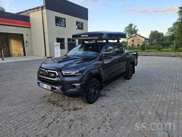 Pelēks Toyota Hilux 2023 Rīga, ar dzinēja tilpumu 2.80 L un nobraukumu 108 tūkst. km par 42350 €, foto 8 vietnē AUTOMOTO.COM.LV