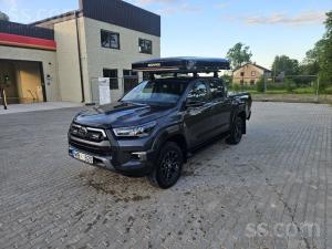 Pelēks Toyota Hilux 2023 Rīga, ar dzinēja tilpumu 2.80 L un nobraukumu 108 tūkst. km par 42350 €, foto 9 vietnē AUTOMOTO.COM.LV