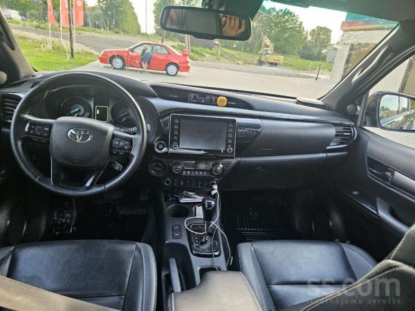 Pelēks Toyota Hilux 2023 Rīga, ar dzinēja tilpumu 2.80 L un nobraukumu 108 tūkst. km par 42350 €, foto 9 vietnē AUTOMOTO.COM.LV