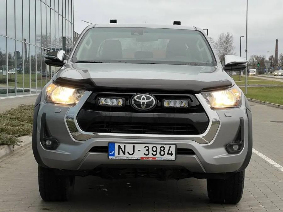 Pelēks Toyota Hilux 2023 Rēzekne, ar dzinēja tilpumu 2.80 L un nobraukumu 30 tūkst. km par 46000 €, foto 1 vietnē AUTOMOTO.COM.LV
