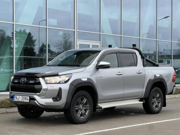 Grey Toyota Hilux 2023 in Rezekne, with an engine capacity of 2.80 L and mileage of 30 thousand km for 46000 €, photo 2 on AUTOMOTO.COM.LV