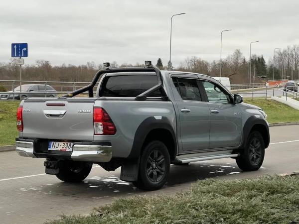 Grey Toyota Hilux 2023 in Rezekne, with an engine capacity of 2.80 L and mileage of 30 thousand km for 46000 €, photo 4 on AUTOMOTO.COM.LV