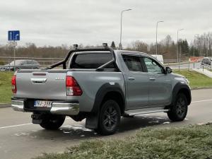 Pelēks Toyota Hilux 2023 Rēzekne, ar dzinēja tilpumu 2.80 L un nobraukumu 30 tūkst. km par 46000 €, foto 5 vietnē AUTOMOTO.COM.LV