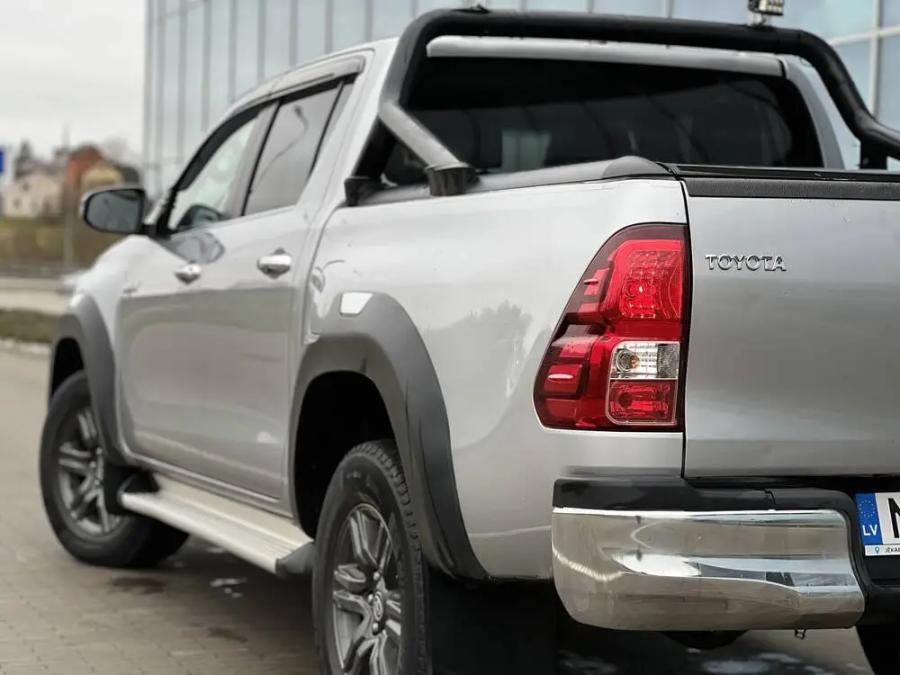 Pelēks Toyota Hilux 2023 Rēzekne, ar dzinēja tilpumu 2.80 L un nobraukumu 30 tūkst. km par 46000 €, foto 9 vietnē AUTOMOTO.COM.LV