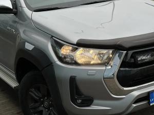 Pelēks Toyota Hilux 2023 Rēzekne, ar dzinēja tilpumu 2.80 L un nobraukumu 30 tūkst. km par 46000 €, foto 10 vietnē AUTOMOTO.COM.LV