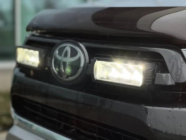 Grey Toyota Hilux 2023 in Rezekne, with an engine capacity of 2.80 L and mileage of 30 thousand km for 46000 €, photo 10 on AUTOMOTO.COM.LV