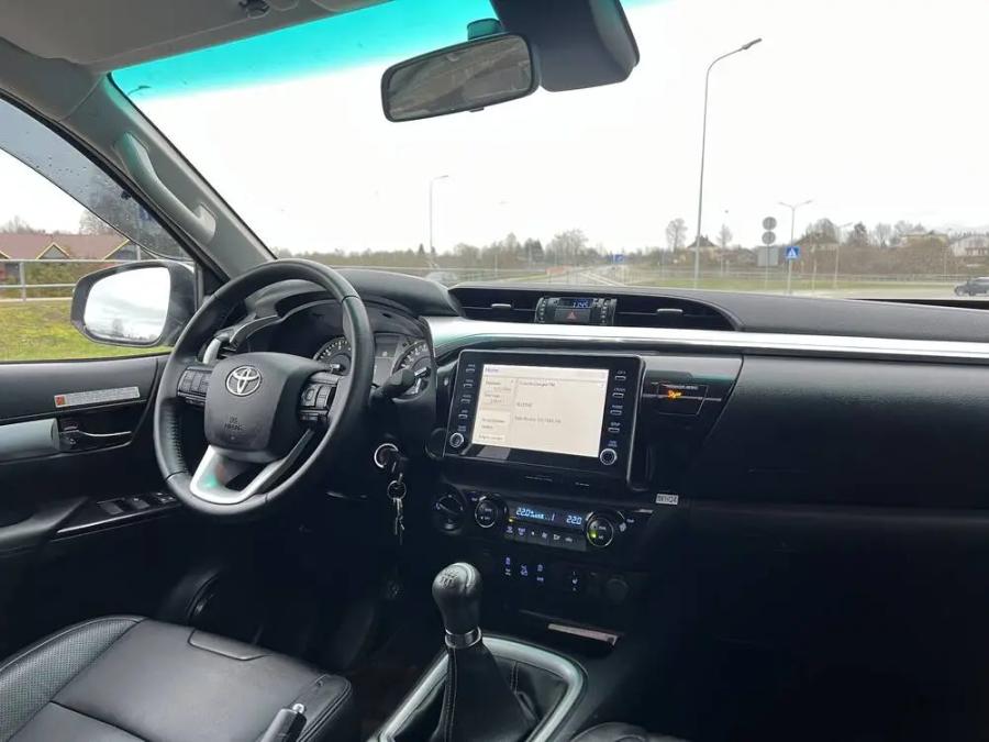 Pelēks Toyota Hilux 2023 Rēzekne, ar dzinēja tilpumu 2.80 L un nobraukumu 30 tūkst. km par 46000 €, foto 15 vietnē AUTOMOTO.COM.LV