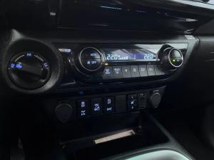 Pelēks Toyota Hilux 2023 Rēzekne, ar dzinēja tilpumu 2.80 L un nobraukumu 30 tūkst. km par 46000 €, foto 20 vietnē AUTOMOTO.COM.LV