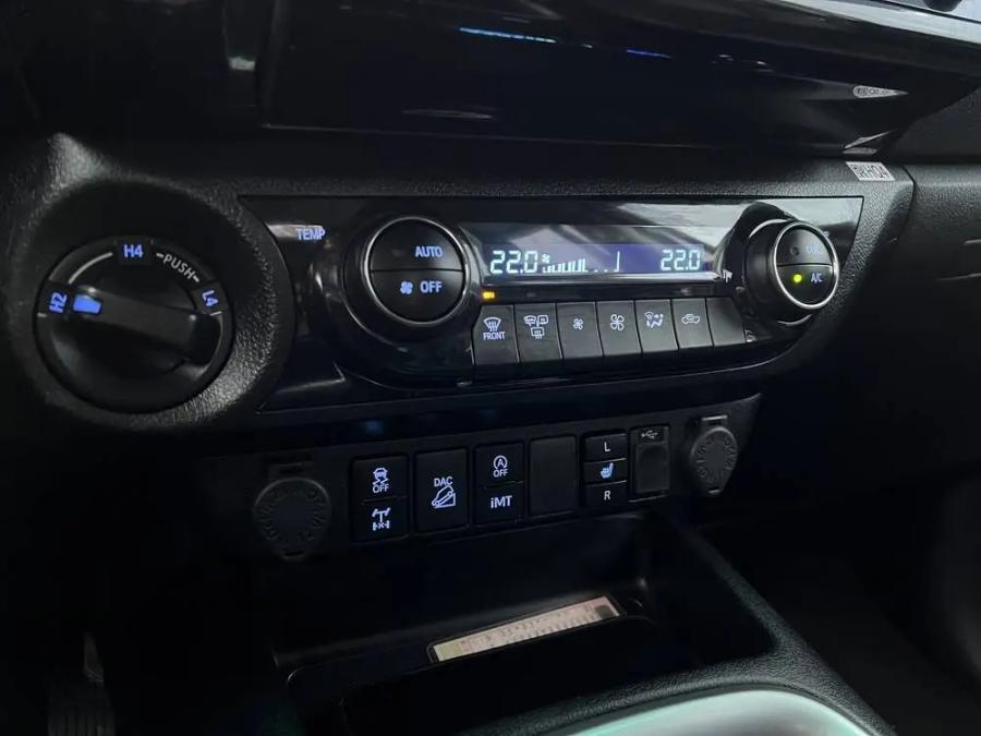 Pelēks Toyota Hilux 2023 Rēzekne, ar dzinēja tilpumu 2.80 L un nobraukumu 30 tūkst. km par 46000 €, foto 20 vietnē AUTOMOTO.COM.LV