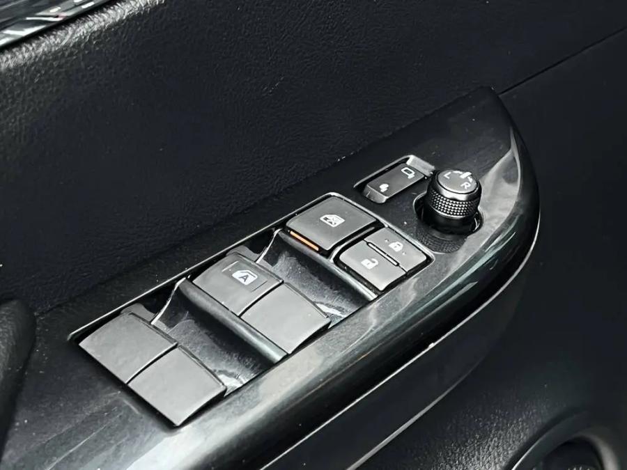 Pelēks Toyota Hilux 2023 Rēzekne, ar dzinēja tilpumu 2.80 L un nobraukumu 30 tūkst. km par 46000 €, foto 22 vietnē AUTOMOTO.COM.LV