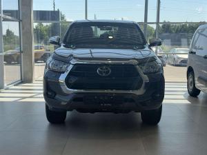 Grey Toyota Hilux 2026 in Panevezys, with an engine capacity of 2.49 L and mileage of 1 thousand km for 37490 €, photo 3 on AUTOMOTO.COM.LV