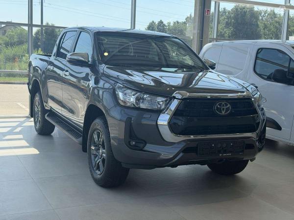 Grey Toyota Hilux 2026 in Panevezys, with an engine capacity of 2.49 L and mileage of 1 thousand km for 37490 €, photo 3 on AUTOMOTO.COM.LV