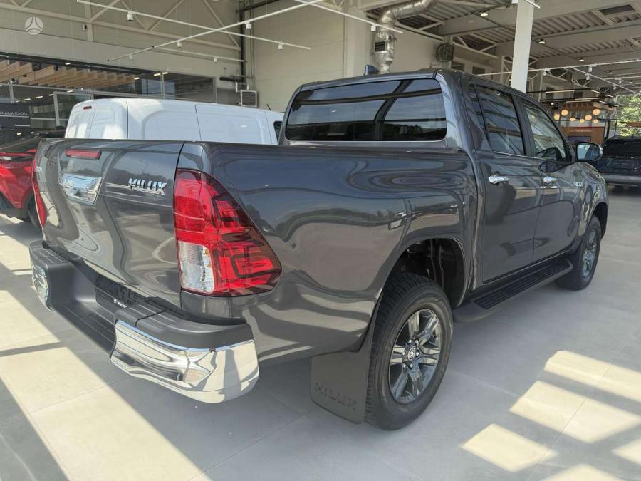 Grey Toyota Hilux 2026 in Panevezys, with an engine capacity of 2.49 L and mileage of 1 thousand km for 37490 €, photo 5 on AUTOMOTO.COM.LV