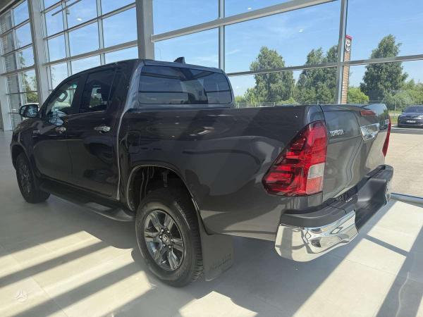 Grey Toyota Hilux 2026 in Panevezys, with an engine capacity of 2.49 L and mileage of 1 thousand km for 37490 €, photo 5 on AUTOMOTO.COM.LV