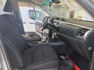 Grey Toyota Hilux 2026 in Panevezys, with an engine capacity of 2.49 L and mileage of 1 thousand km for 37490 €, photo 12 on AUTOMOTO.COM.LV