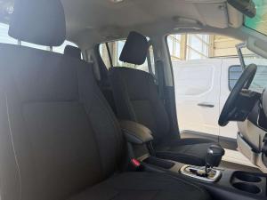 Grey Toyota Hilux 2026 in Panevezys, with an engine capacity of 2.49 L and mileage of 1 thousand km for 37490 €, photo 13 on AUTOMOTO.COM.LV