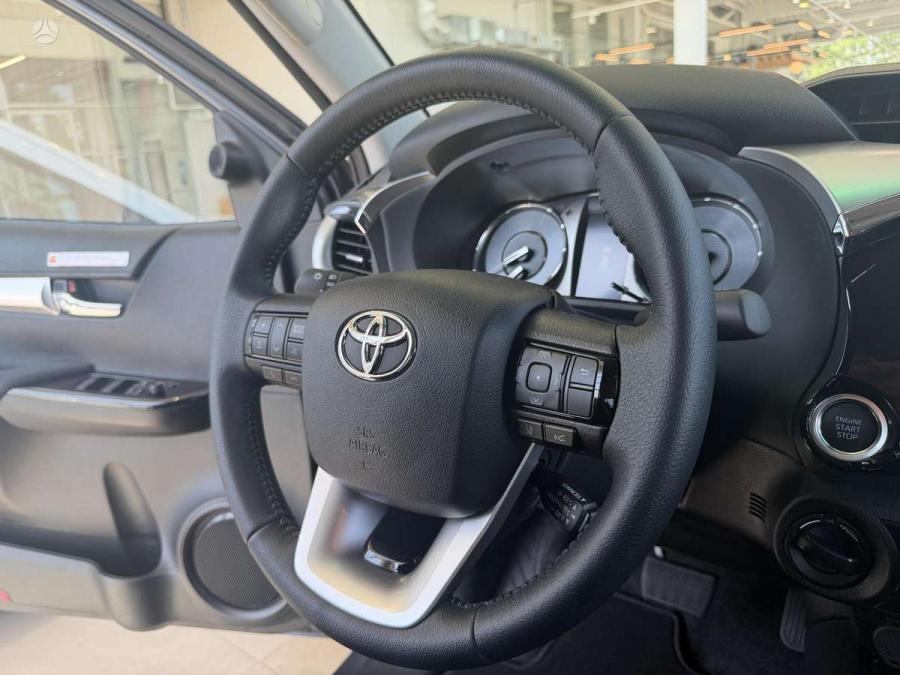 Grey Toyota Hilux 2026 in Panevezys, with an engine capacity of 2.49 L and mileage of 1 thousand km for 37490 €, photo 17 on AUTOMOTO.COM.LV