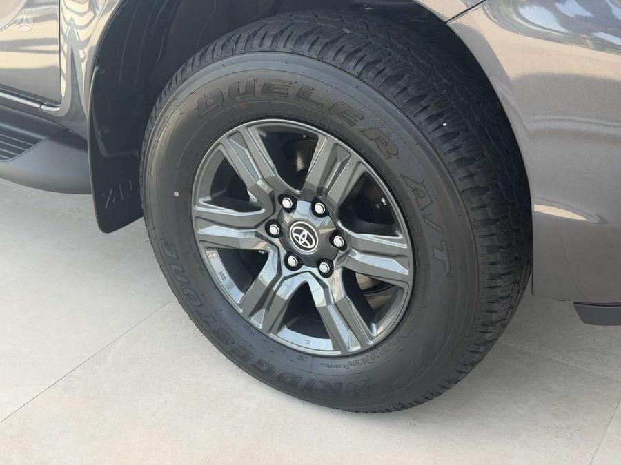 Grey Toyota Hilux 2026 in Panevezys, with an engine capacity of 2.49 L and mileage of 1 thousand km for 37490 €, photo 35 on AUTOMOTO.COM.LV